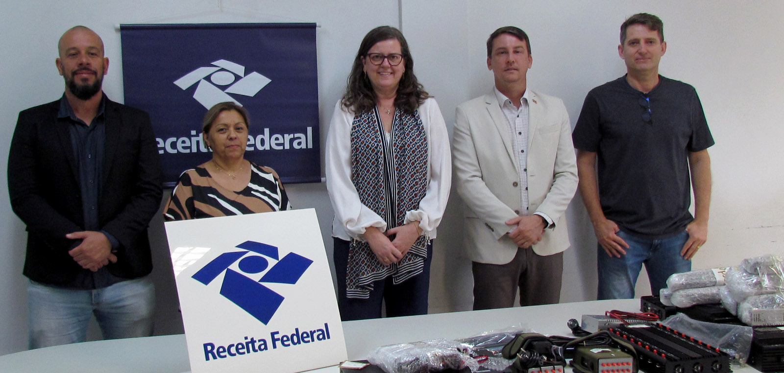 Receita Federal doa bloqueadores de sinal de celular para presídios do ...