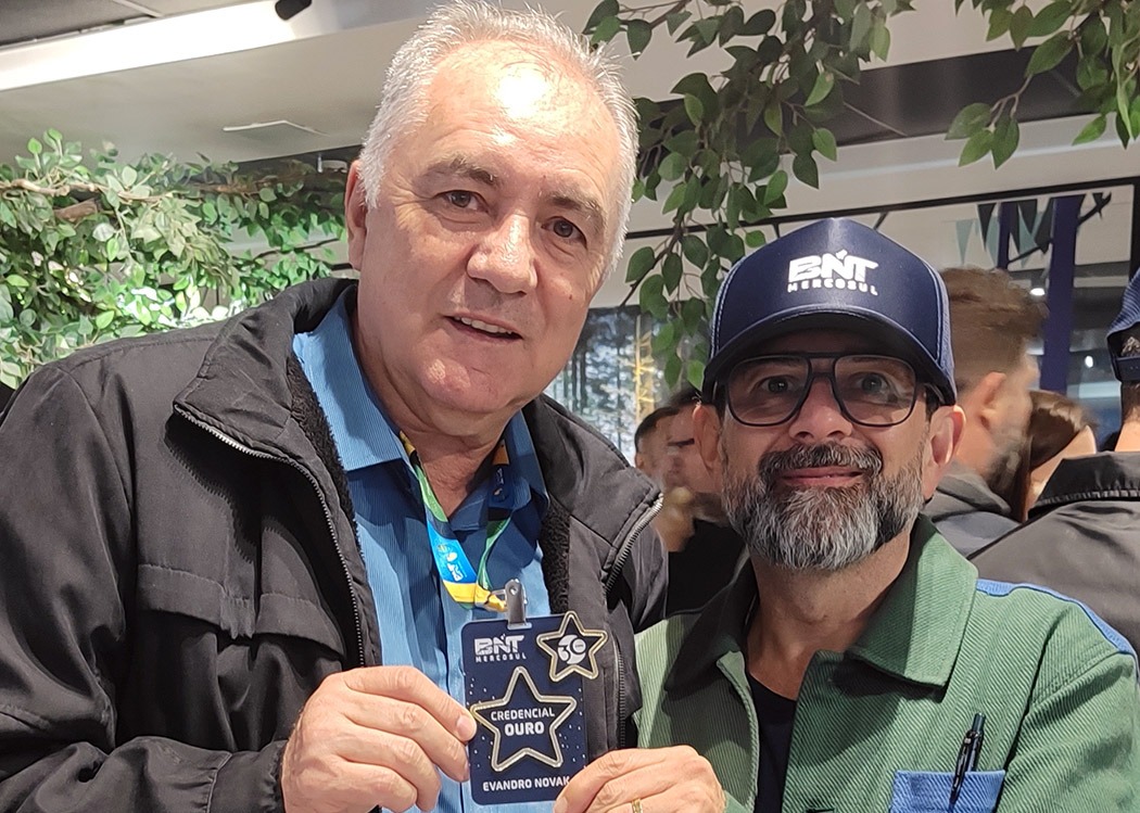Jornalista Evandro Novak recebe Credencial Ouro da BNT Mercosul - Bom ...